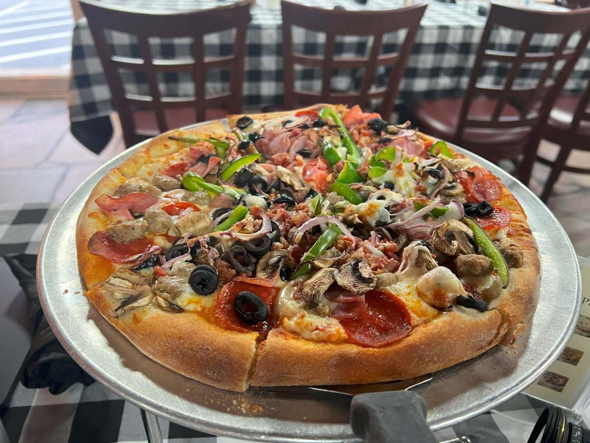 Luigi's Pizza - a Classic Pizza Joint in the Heart of Gatlinburg ...
